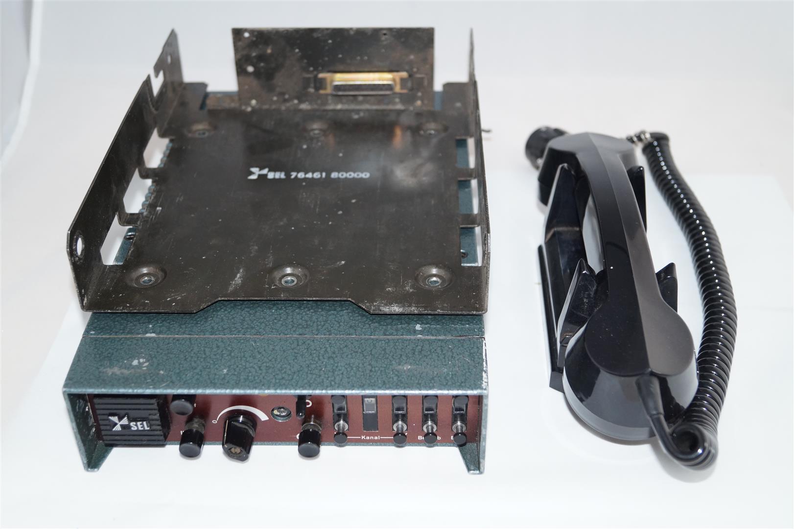 Komplettset 4M BOS Funkgerät SEL FuG 8a mit Bedienteil, KFZ-Halterung ...